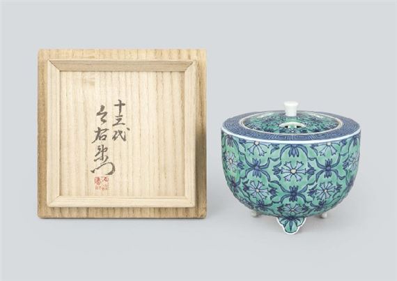 Imaizumi Imaemon | Iro-nabeshima incense burner with traditional ...