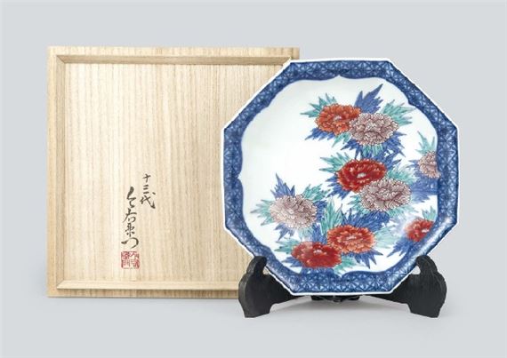 Imaizumi Imaemon | Iro-nabeshima vase with design of peony | MutualArt