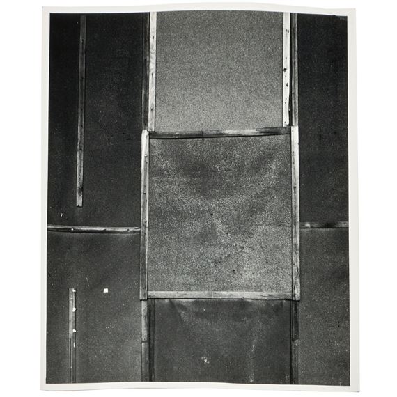 Aaron Siskind | Chicago 62, Chicago Façade 15 (1956 - 1957) | MutualArt