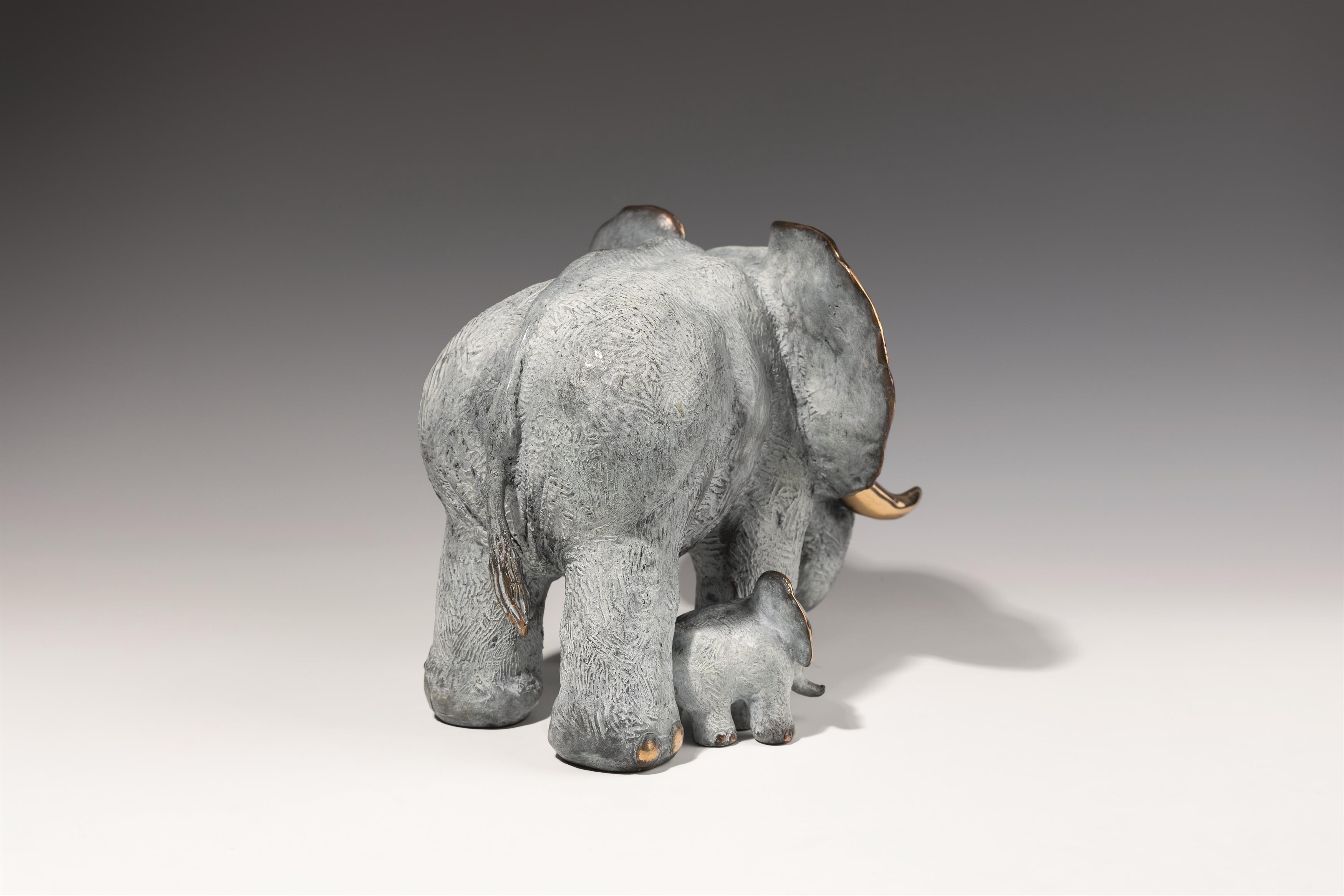 Gottfried Kumpf | Weisser Elefant mit Jungem (2011) | MutualArt