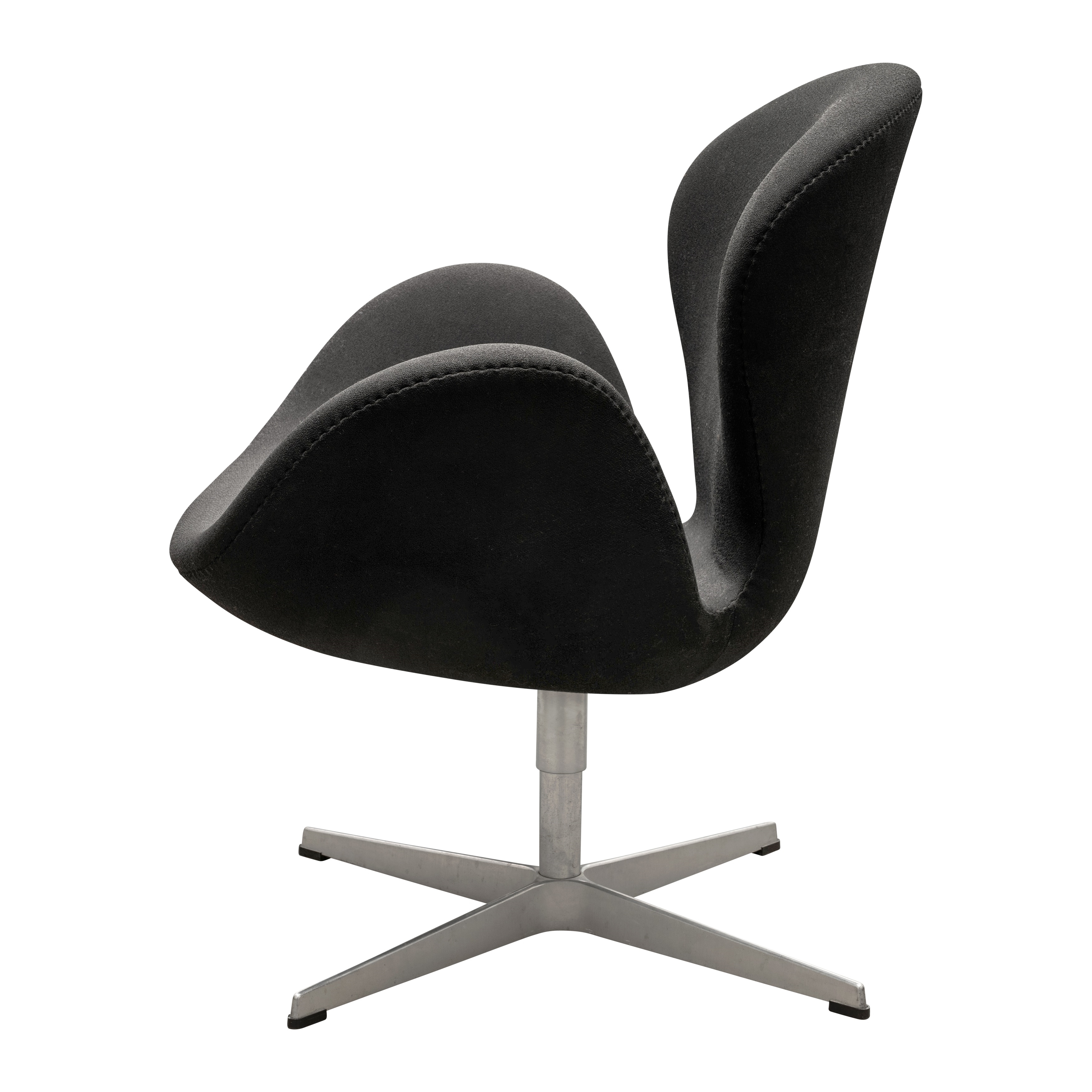Arne Jacobsen | Swan Chair (1958) | MutualArt