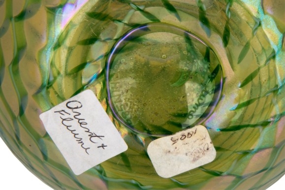 Orient and Flume | Iridescent Orient and Flume art glass vase (1985 ...