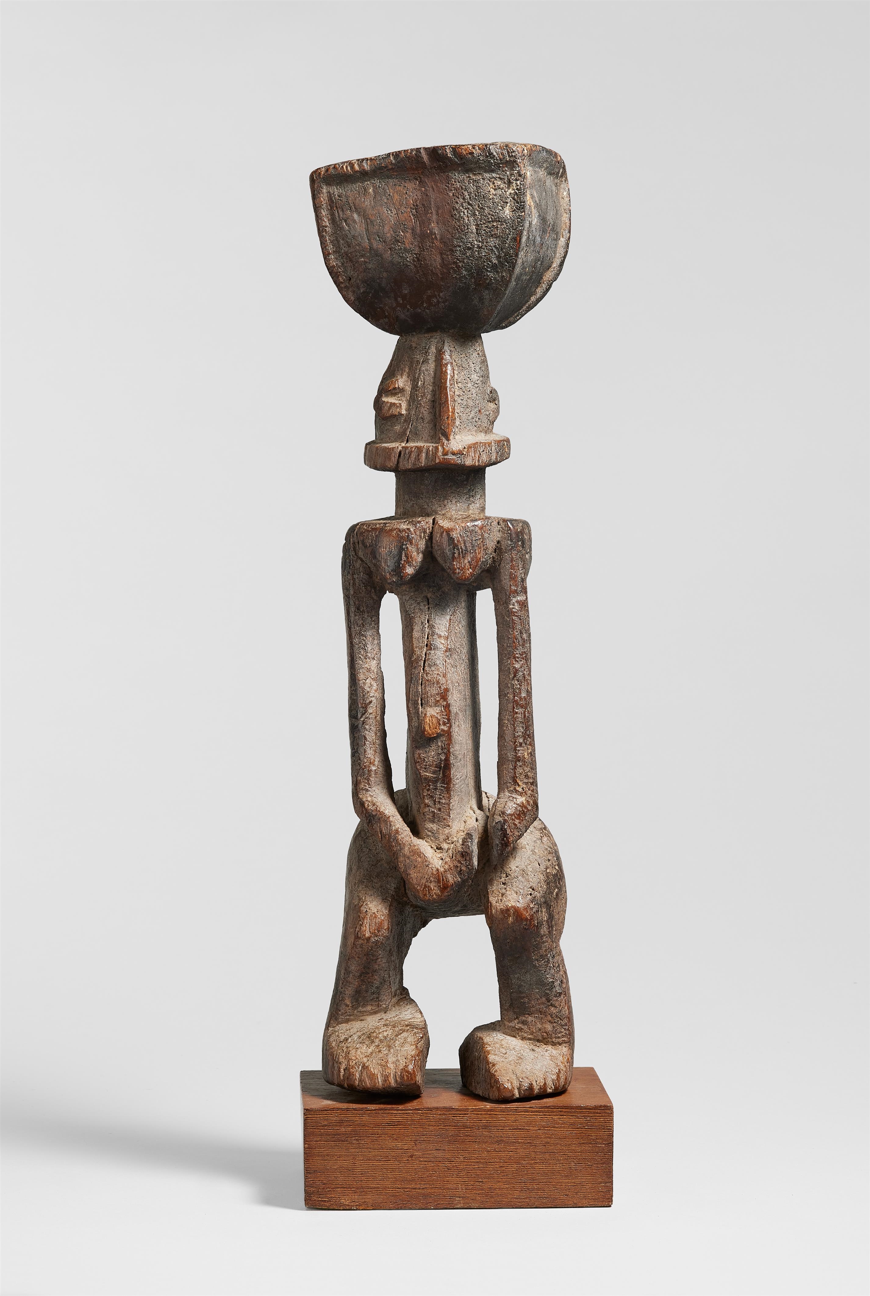 School Malian | An archaic Dogon figure with container | Compare ...