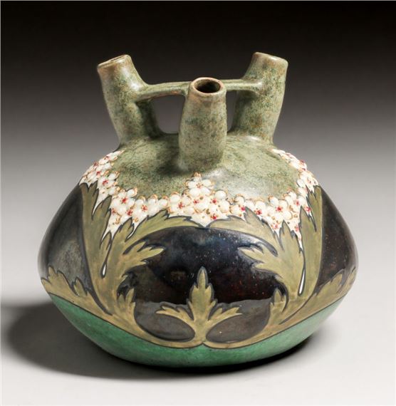 Eduard Stellmacher | Amphora Teplitz Secessionist Vase (Circa 1900s ...