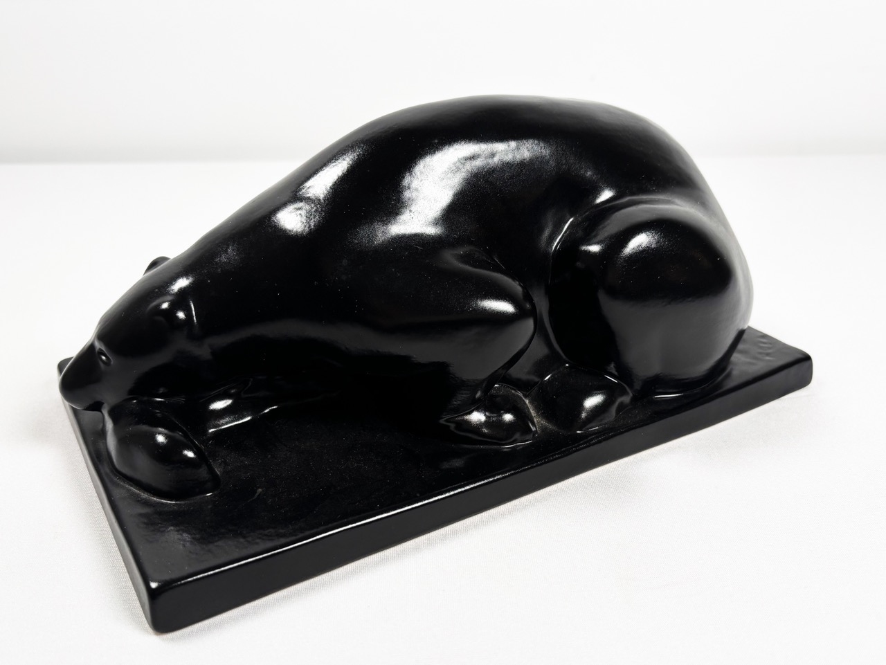 Jorj Robin | Ours polaire allongé | MutualArt
