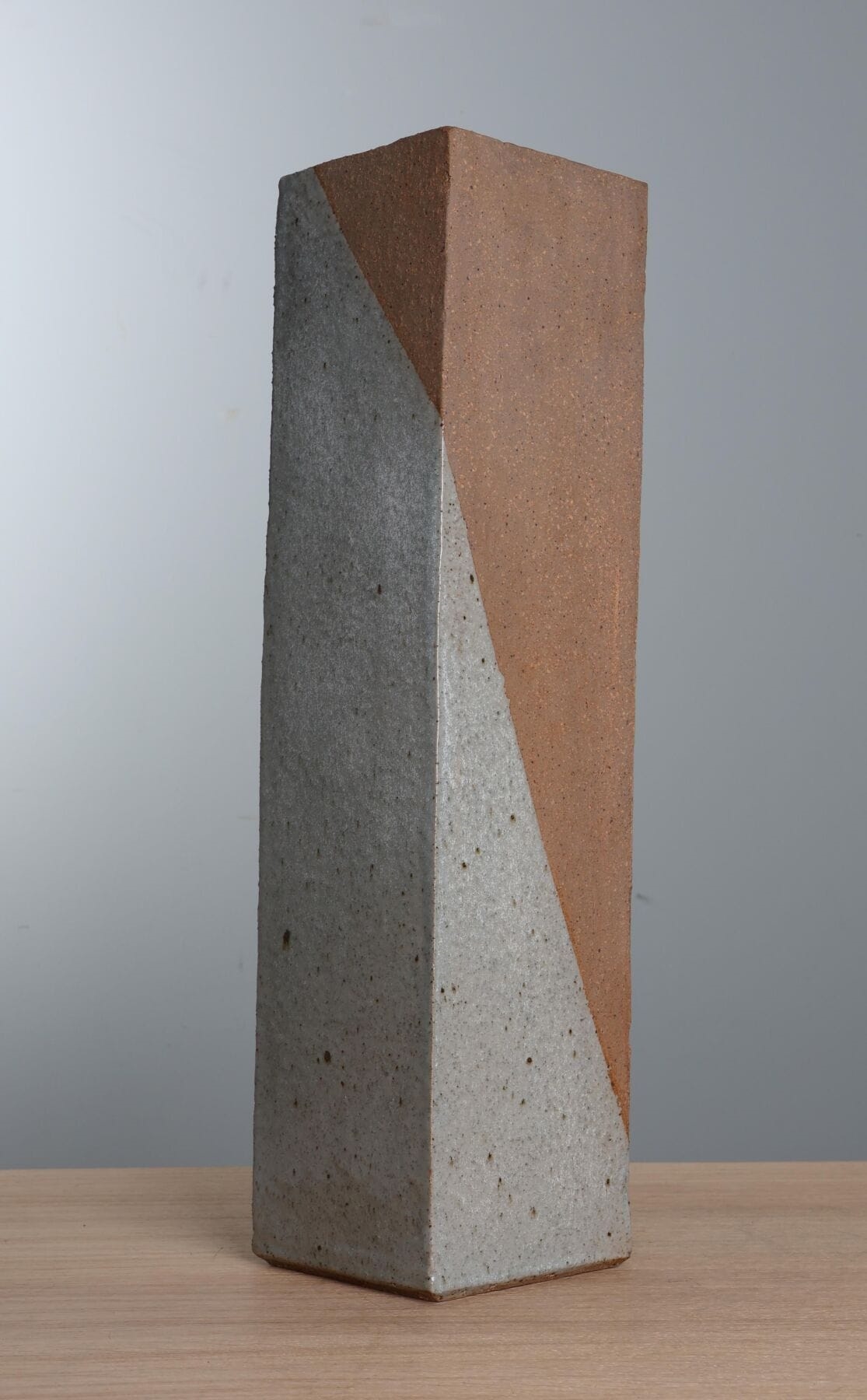 Jean Cacheleux | Vase de forme cubique en grès partiellement émaillé ...