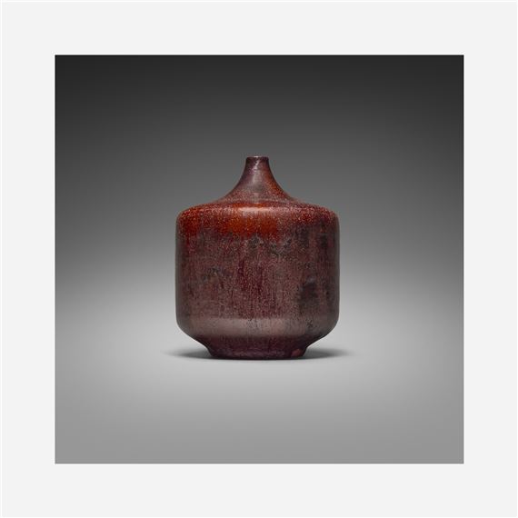Otto & Gertrud Natzler | Cylindrical bottle (1964) | MutualArt