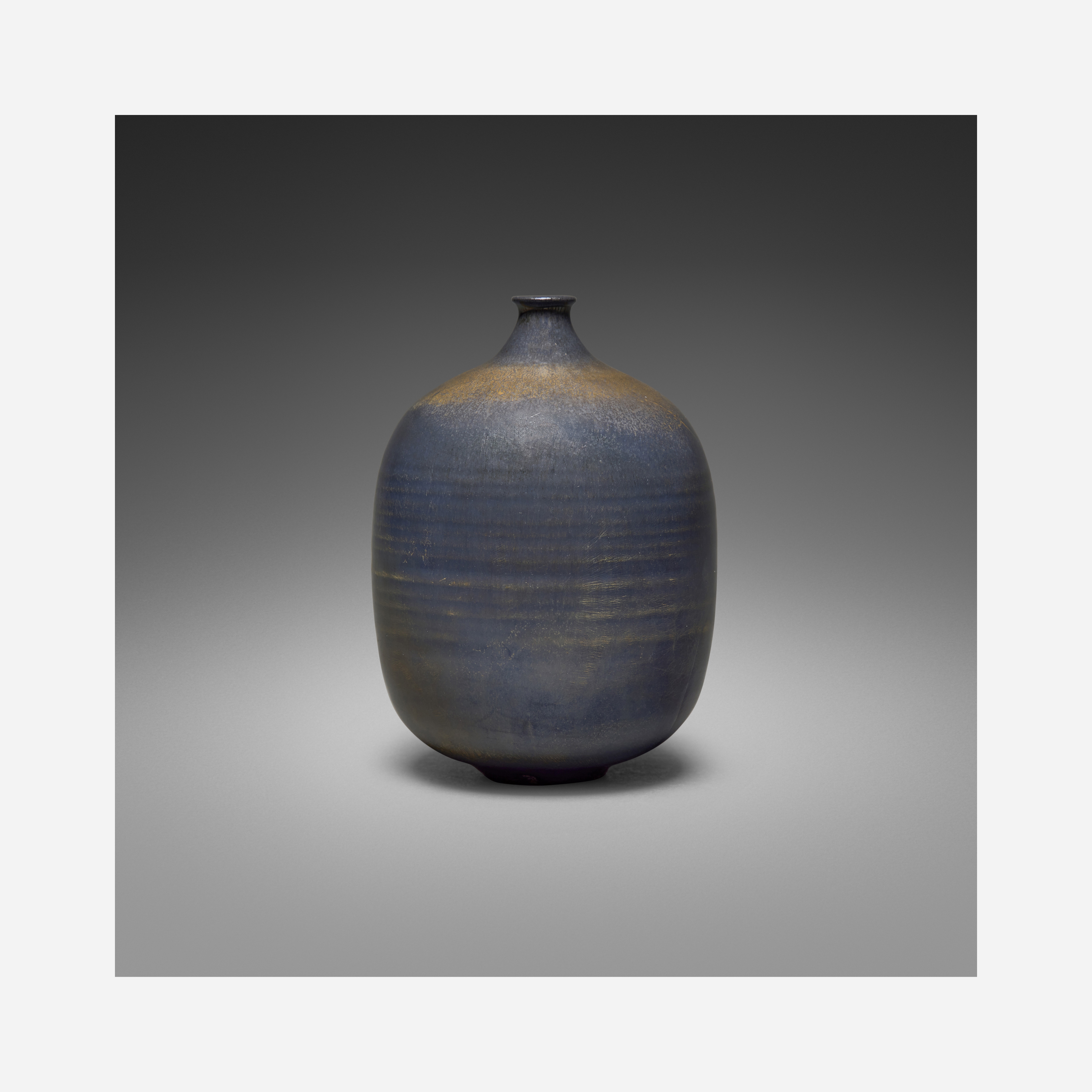 Otto & Gertrud Natzler | Round bottle (1948) | MutualArt