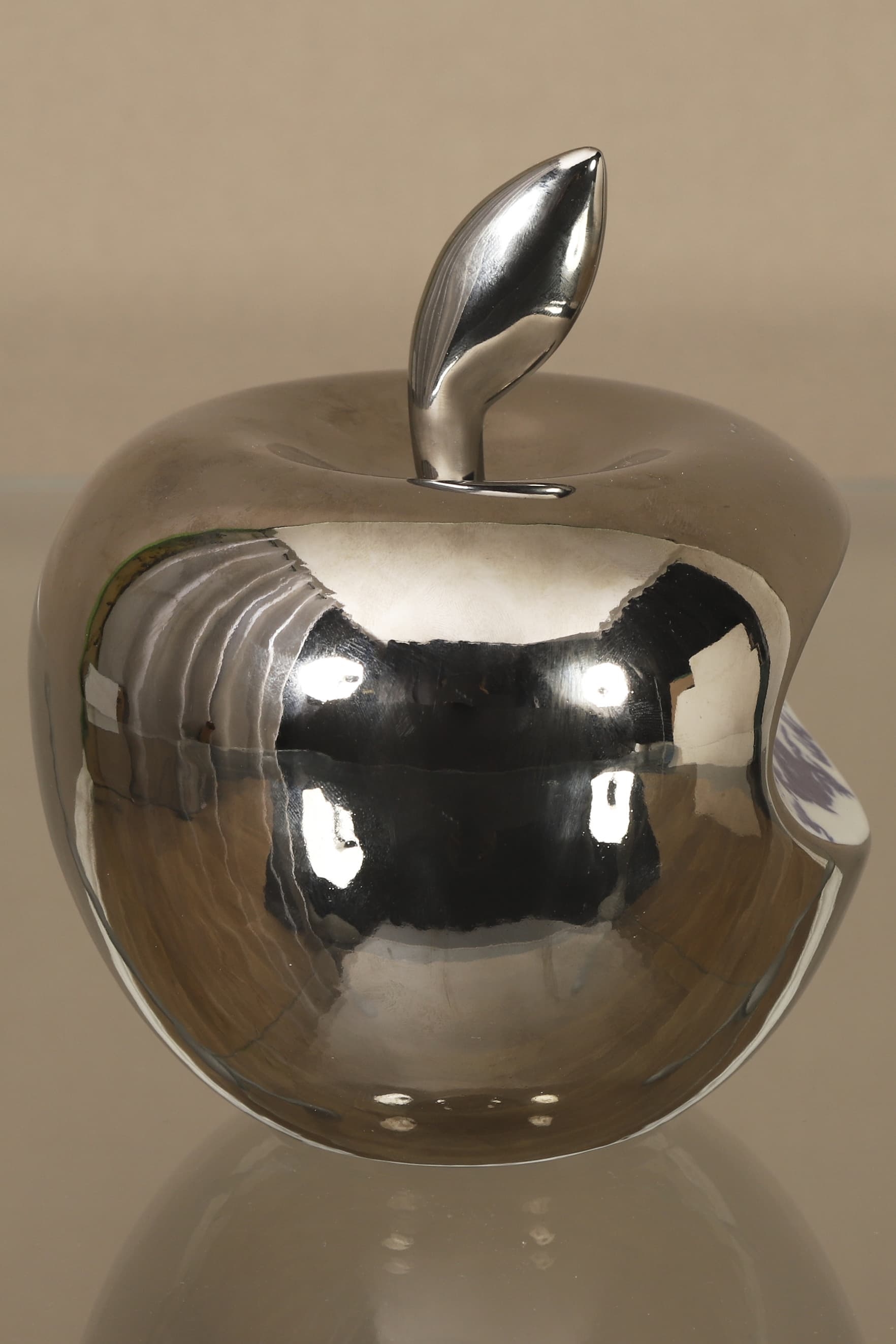 Li Lihong | Apple China Argent | MutualArt