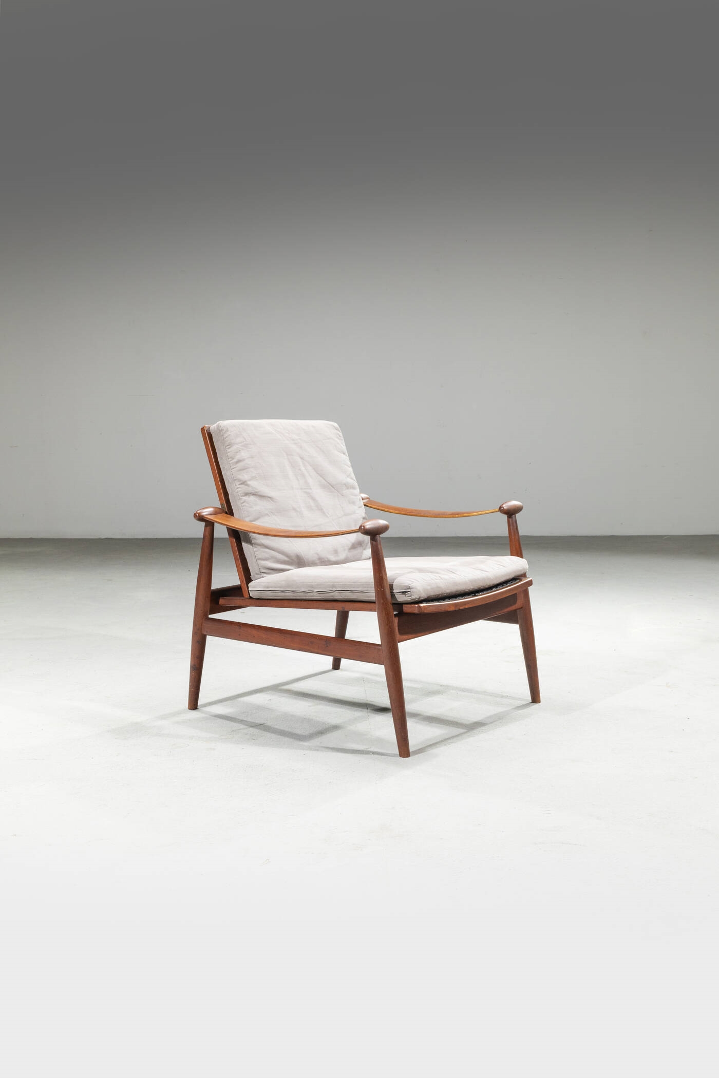 Finn Juhl | Poltrona mod. FD133 (60) | MutualArt