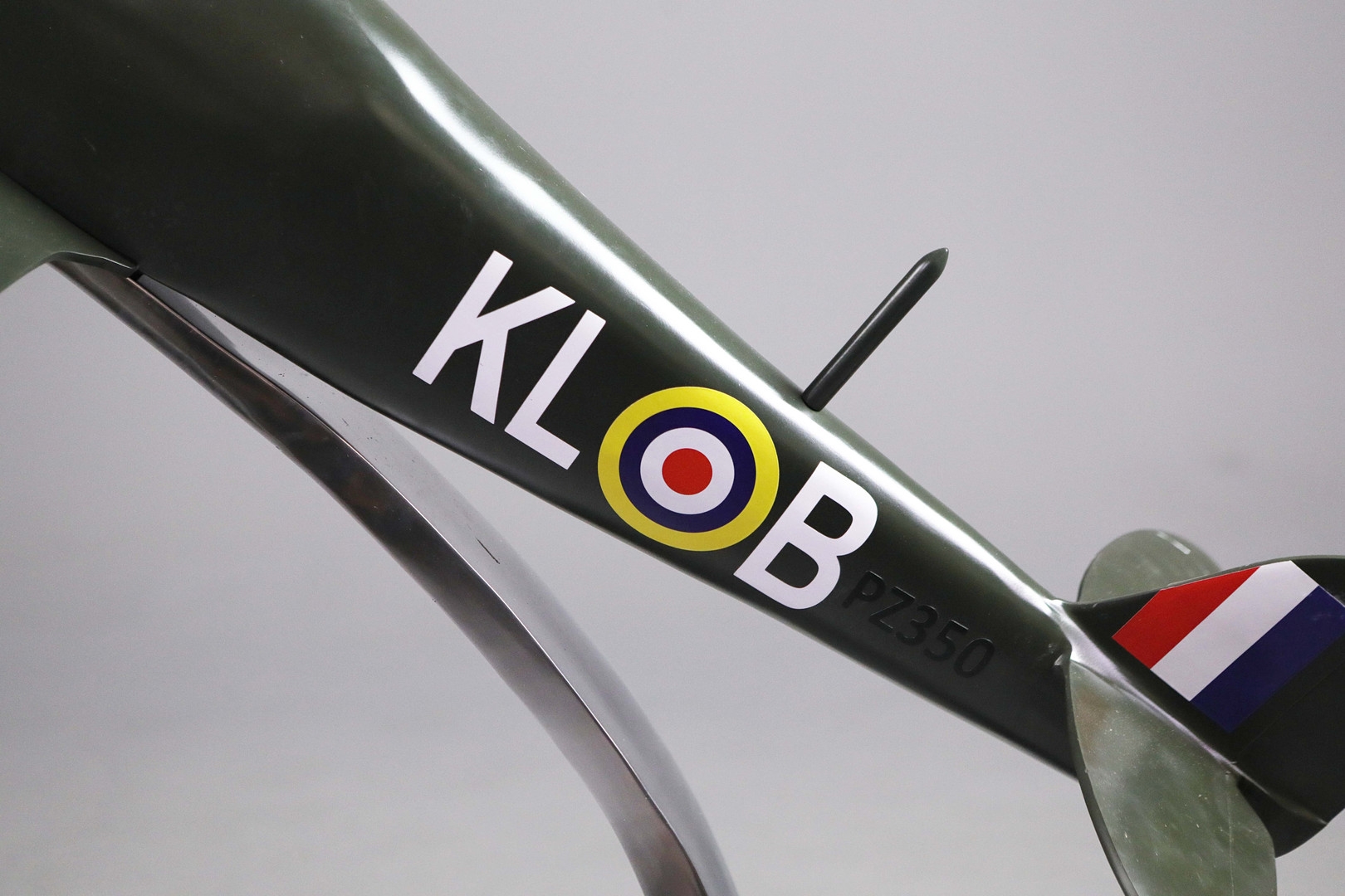 Contemporary School | SCULPTURAL SPITFIRE | MutualArt