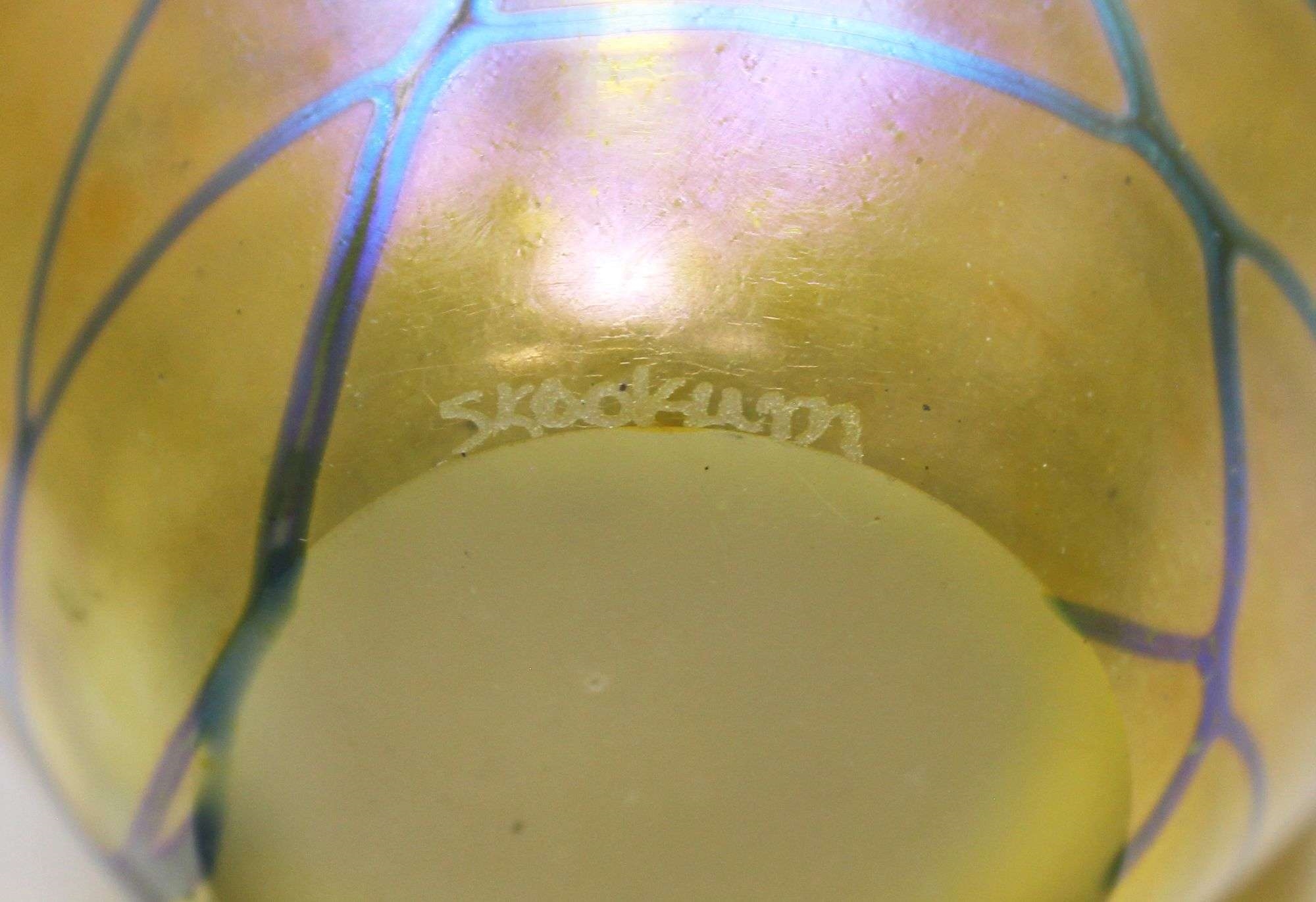 Robert Held | SKOOKUM ART GLASS VASE | MutualArt
