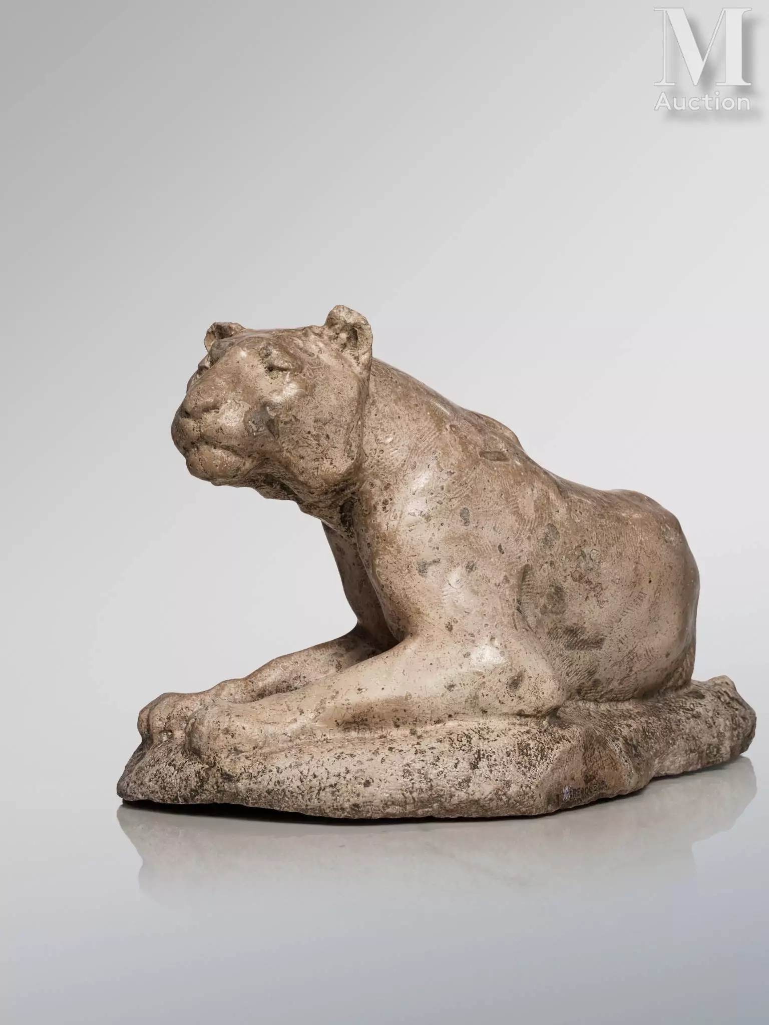 André Vincent Becquerel | Lionne allongée | MutualArt