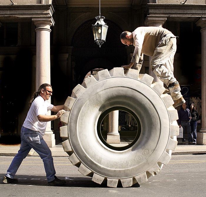 Fabio Viale’s Tattooed Marble Marvels