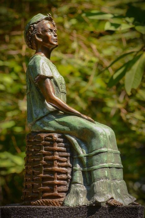 Gabriel Ponzanelli: Expression through the Conduit of Female Form